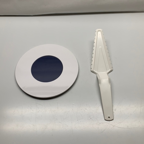 Tupperware | Kitchen | Tupperware Trivet 2828a Server Pie Cake 12282 ...